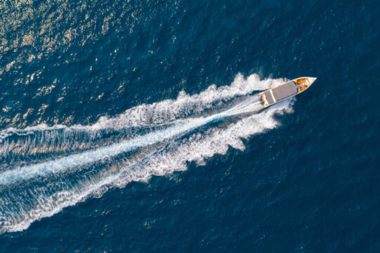 How Fast Do Speedboats Go? Everything you need know